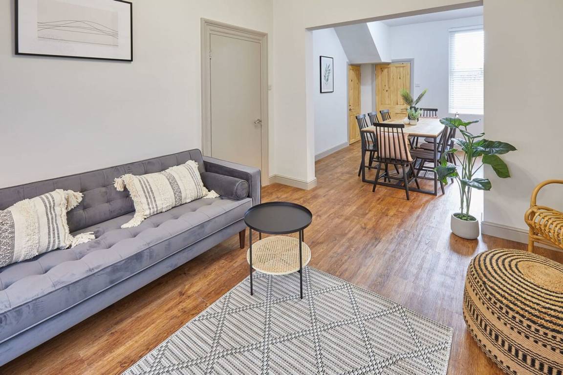 Apartment ∙ 4 Bedrooms ∙ 8 Guests - Scarborough