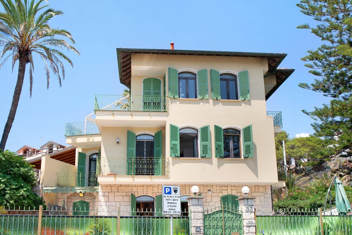 250 M² Villa ∙ 5 Bedrooms ∙ 10 Guests - Bordighera