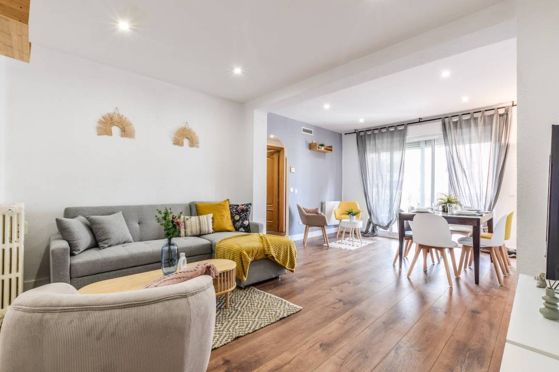 130 M² Apartamento ∙ 4 Habitaciones ∙ 10 Huéspedes - Fuenlabrada