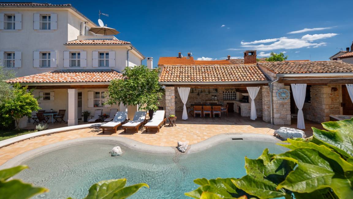 170 M² Villa ∙ 4 Bedrooms ∙ 9 Guests - Novigrad