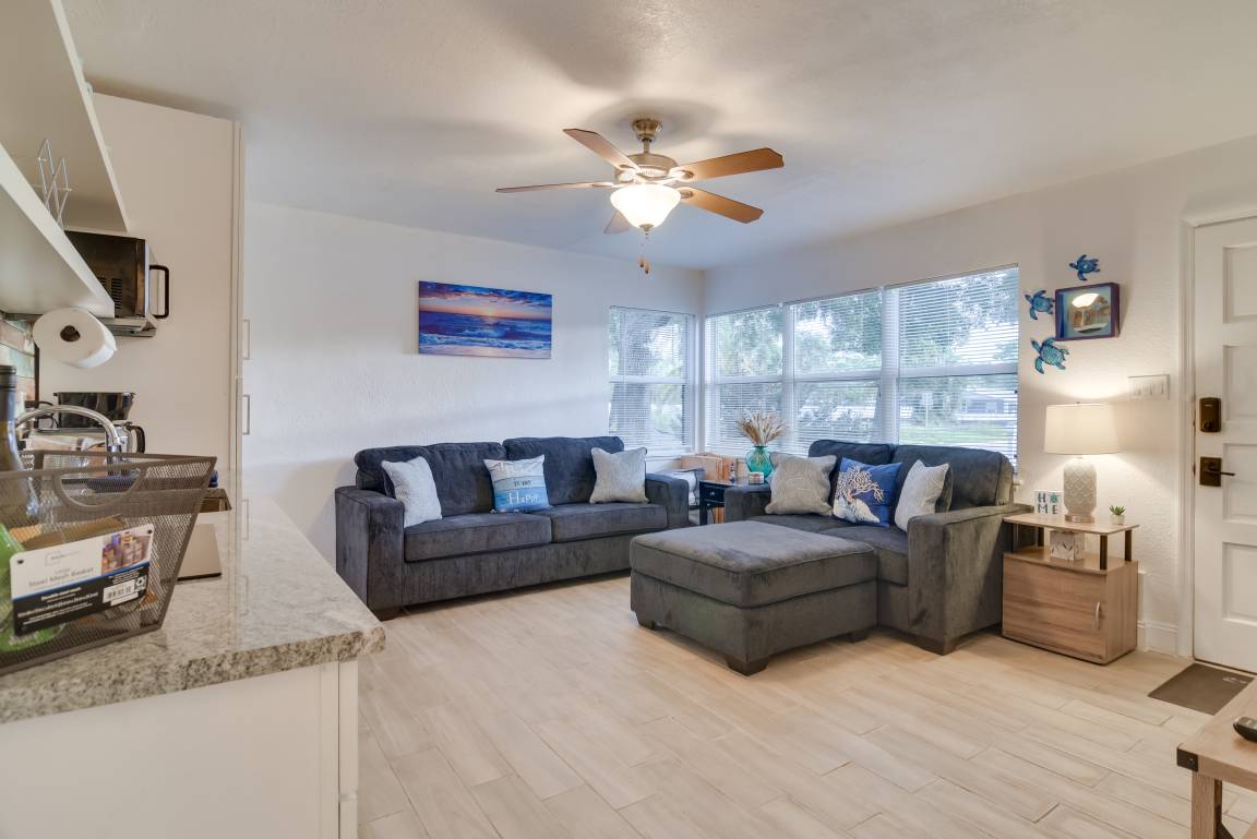61 M² House ∙ 2 Bedrooms ∙ 6 Guests - St. Petersburg, FL