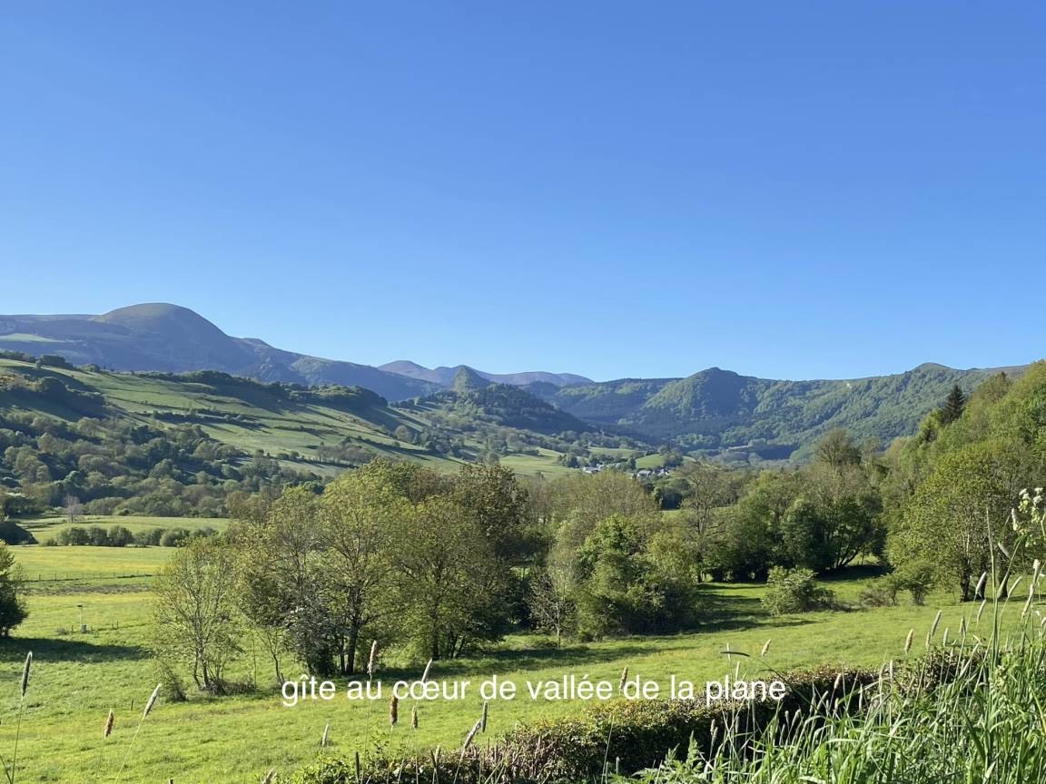 90 M² Gîte ∙ 3 Chambres ∙ 6 Personnes - Orcival