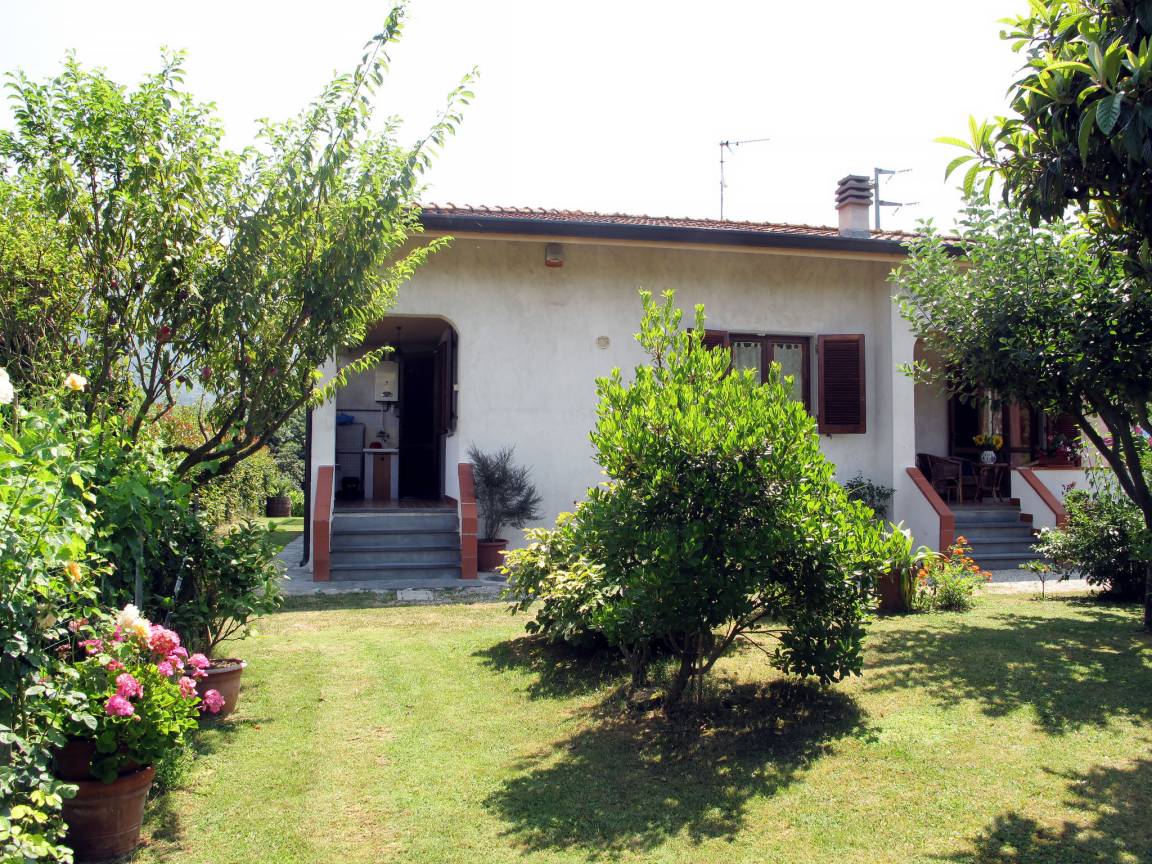 100 M² Ferienhaus ∙ 2 Schlafzimmer ∙ 4 Gäste - Camaiore