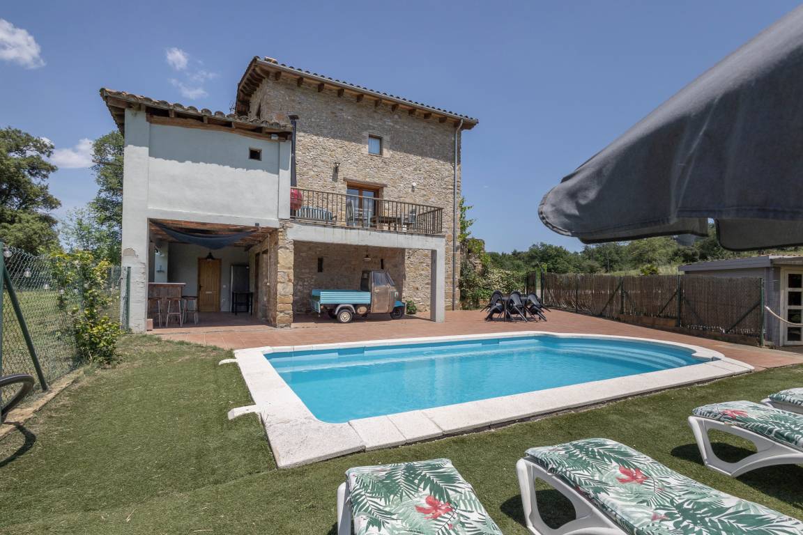 427 M² House ∙ 4 Bedrooms ∙ 8 Guests - Besalú