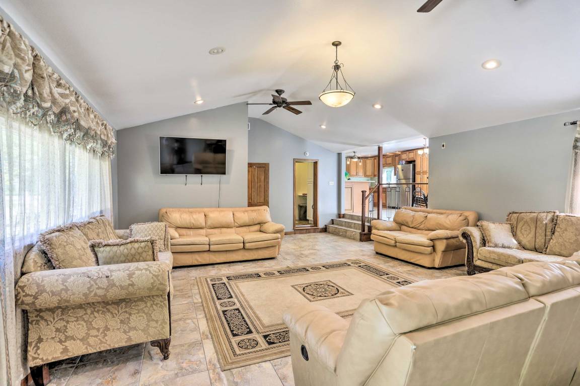 213 M² House ∙ 4 Bedrooms ∙ 7 Guests - Holland, OH