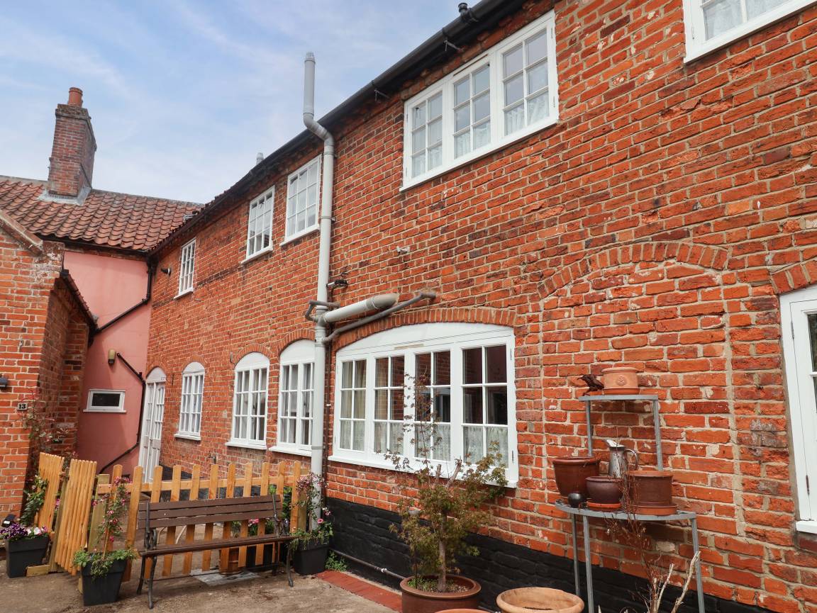 Cottage ∙ 4 Bedrooms ∙ 6 Guests - Suffolk