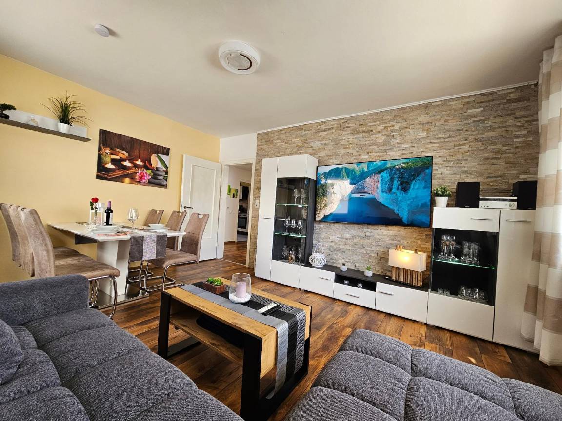 72 M² Ferienwohnung ∙ 2 Schlafzimmer ∙ 6 Gäste - Baunatal