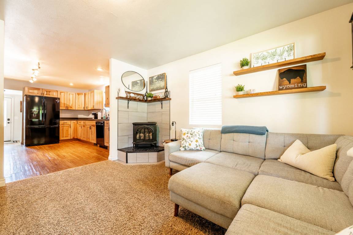 House ∙ 2 Bedrooms ∙ 4 Guests - Wyoming