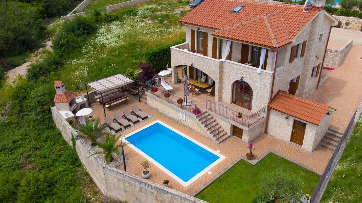 175 M² Villa ∙ 4 Bedrooms ∙ 8 Guests - Krk Island