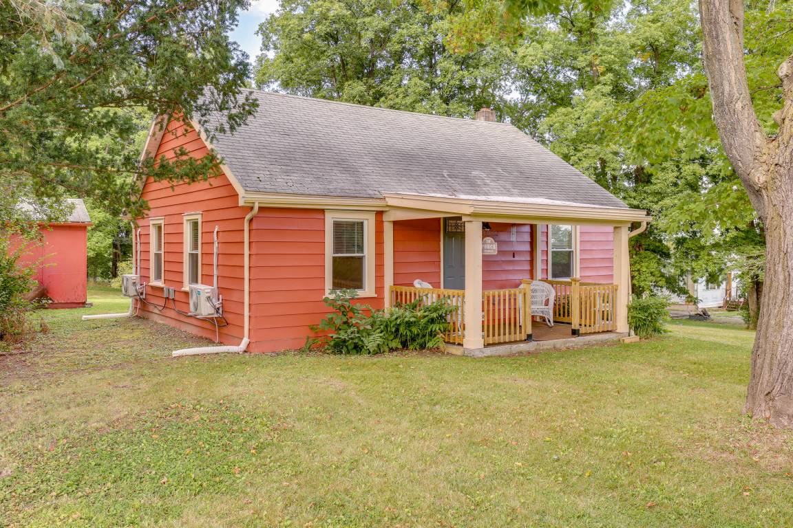 92 M² House ∙ 2 Bedrooms ∙ 4 Guests - Watkins Glen, NY