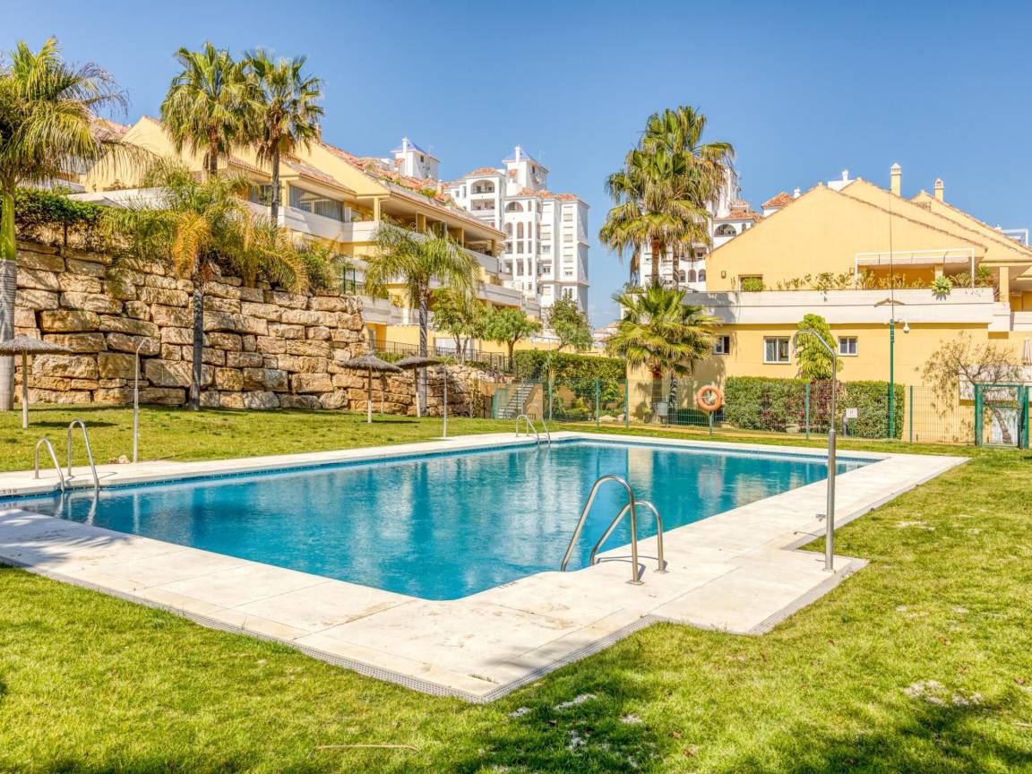 90 M² Apartamento ∙ 2 Habitaciones ∙ 4 Huéspedes - Estepona
