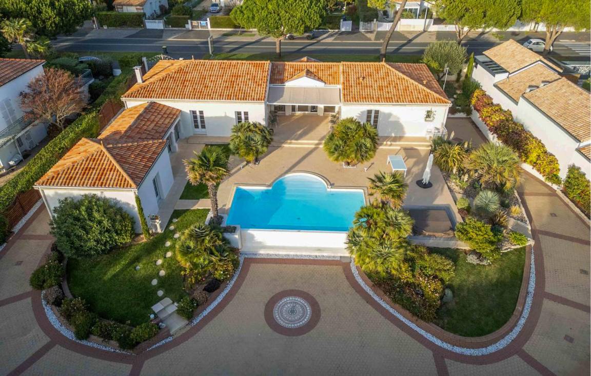 240 M² House ∙ 5 Bedrooms ∙ 12 Guests - Vaux-sur-Mer