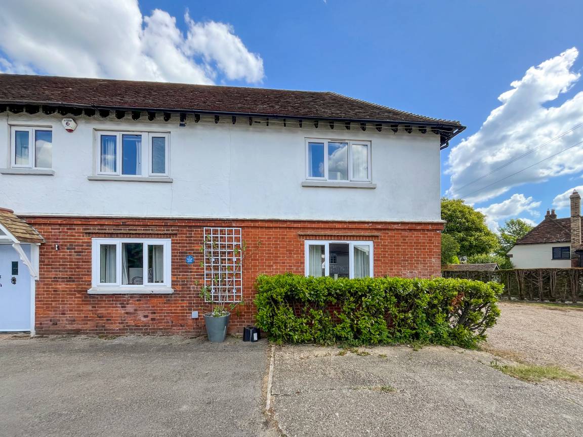 Cottage ∙ 2 Bedrooms ∙ 4 Guests - St Leonard's Tower