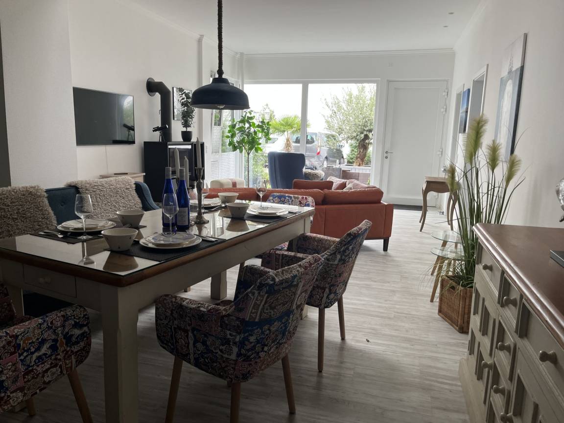 120 M² Ferienwohnung ∙ 2 Schlafzimmer ∙ 6 Gäste - Wunstorf