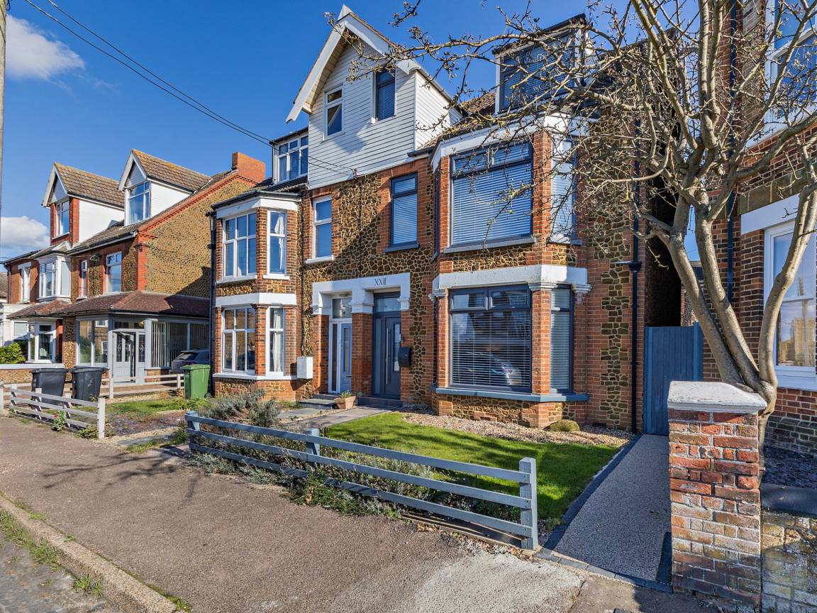 Cottage ∙ 5 Bedrooms ∙ 10 Guests - Snettisham