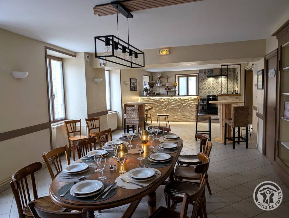 300 M² Gîte ∙ 6 Chambres ∙ 15 Personnes - La Clayette