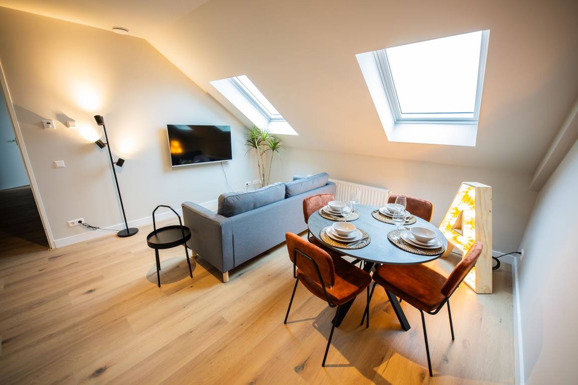 72 M² Apartment ∙ 3 Bedrooms ∙ 4 Guests - Rotterdam Centraal Station