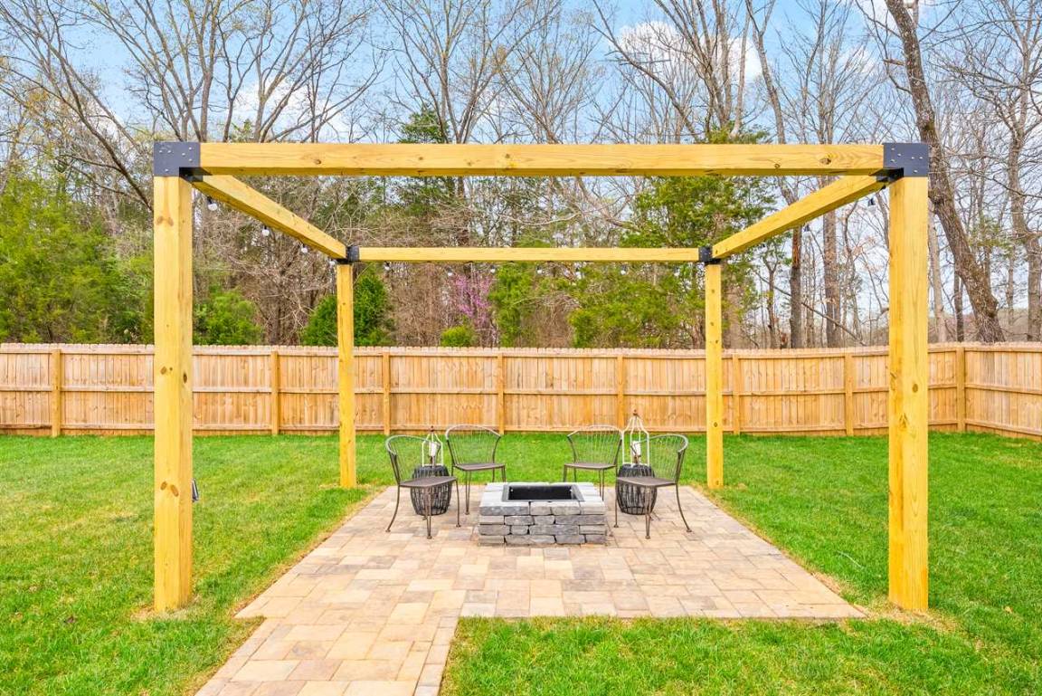 143 M² House ∙ 3 Bedrooms ∙ 4 Guests - Clarksville, TN