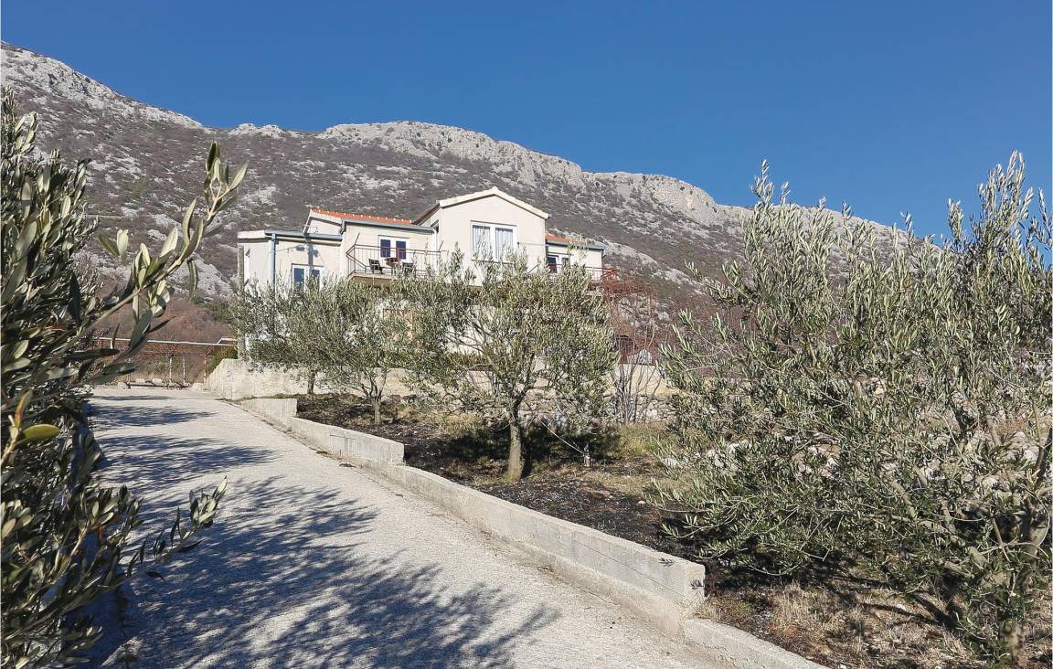 97 M² Ferienwohnung ∙ 3 Schlafzimmer ∙ 6 Gäste - Omiš