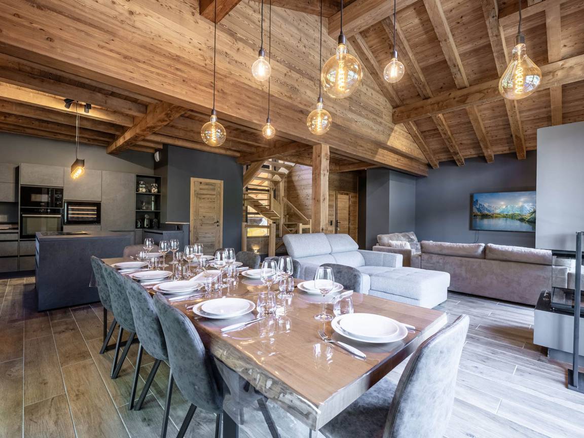 155 M² Chalet ∙ 4 Bedrooms ∙ 10 Guests - Morzine