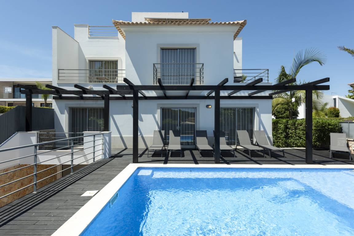 300 M² Villa ∙ 4 Sovrum ∙ 8 Gäster - Faro