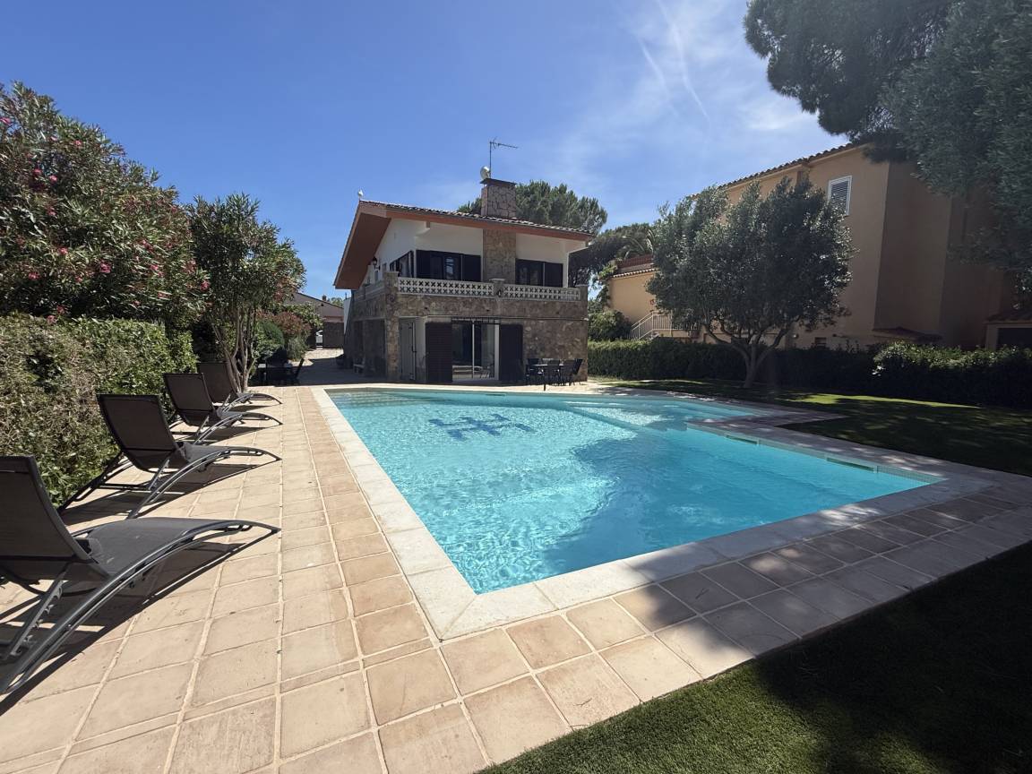 110 M² Villa ∙ 4 Bedrooms ∙ 11 Guests - Sa Riera