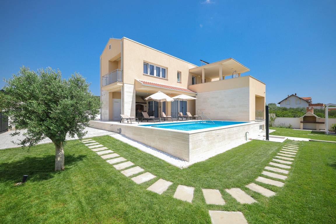 300 M² Villa ∙ 4 Bedrooms ∙ 9 Guests - Sukošan