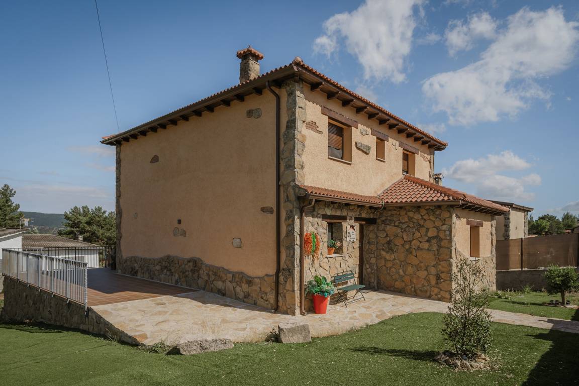 400 M² House ∙ 5 Bedrooms ∙ 12 Guests - El Escorial