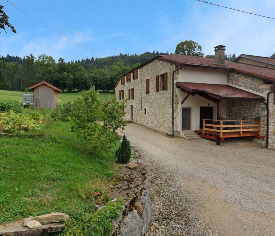 61 M² Gîte ∙ 2 Chambres ∙ 4 Personnes - Nantua