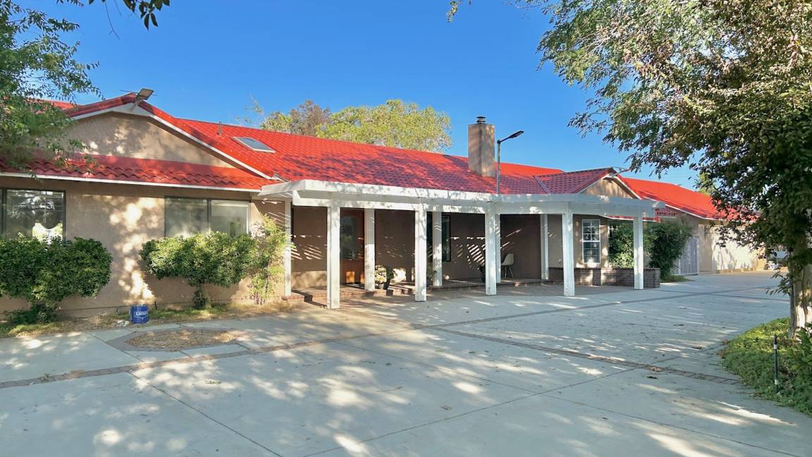 House ∙ 4 Bedrooms ∙ 8 Guests - Palmdale, CA