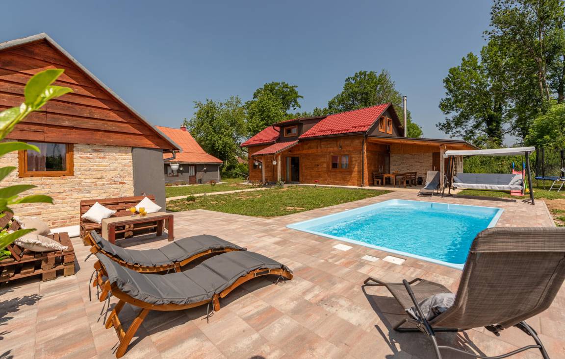 150 M² Ferienhaus ∙ 4 Schlafzimmer ∙ 8 Gäste - Gospić