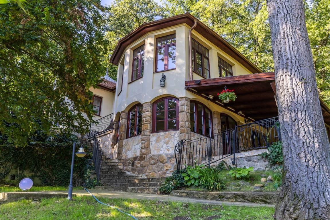 120 M² House ∙ 2 Bedrooms ∙ 4 Guests - Nagymaros