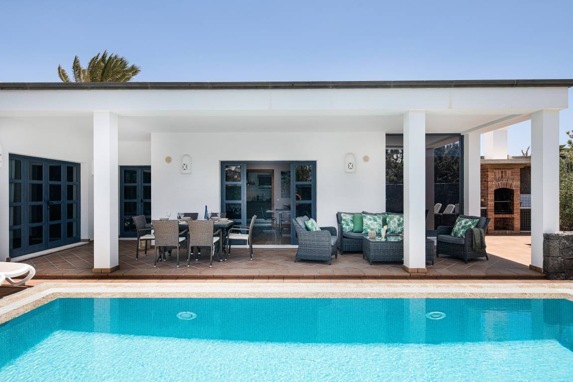 200 M² Villa ∙ 3 Bedrooms ∙ 6 Guests - Playa Blanca