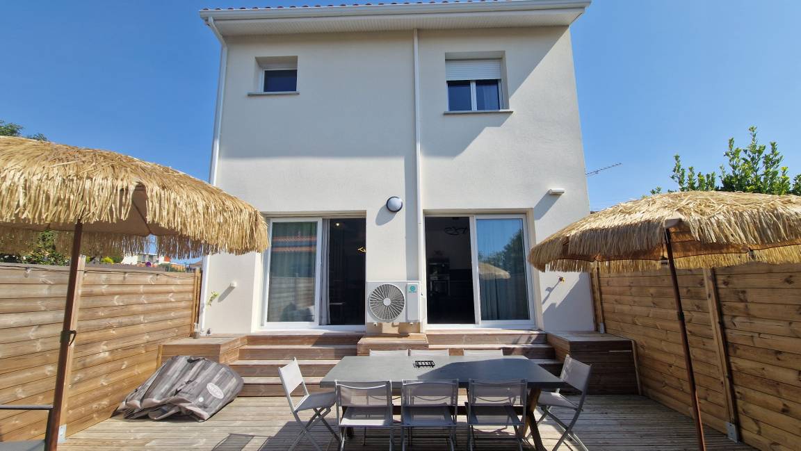 House ∙ 3 Bedrooms ∙ 8 Guests - Royan