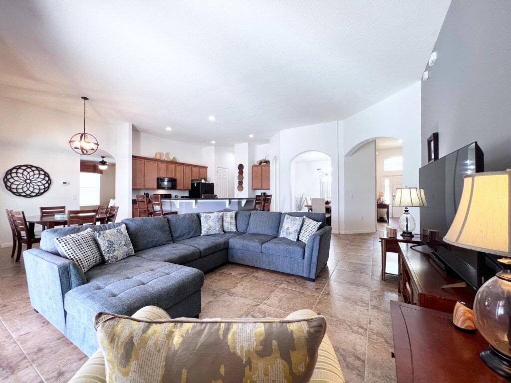 261 M² House ∙ 5 Bedrooms ∙ 10 Guests - Maitland, FL