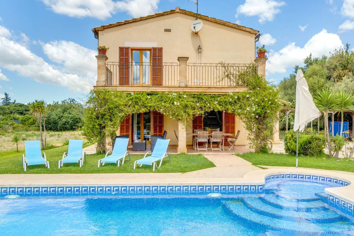 228 M² House ∙ 4 Bedrooms ∙ 8 Guests - Inca