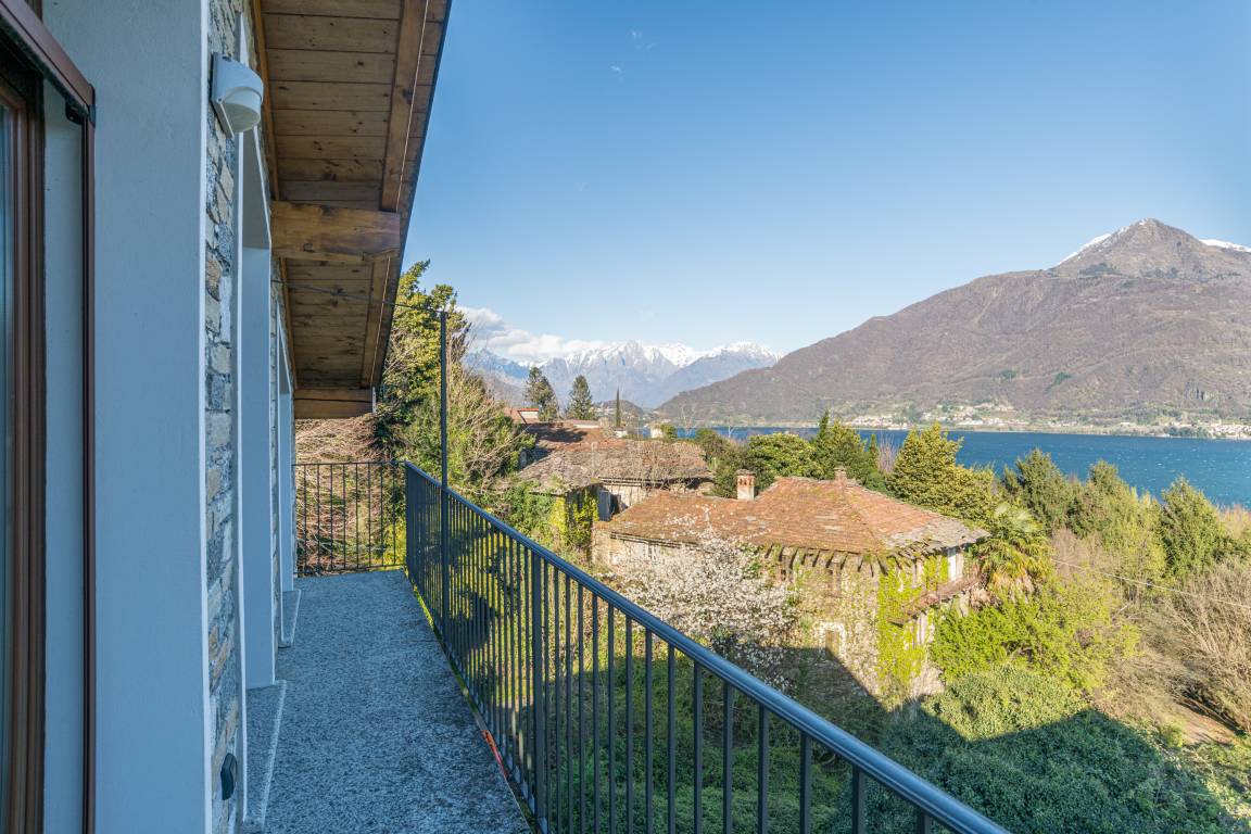 220 M² Apartment ∙ 2 Bedrooms ∙ 6 Guests - Dervio