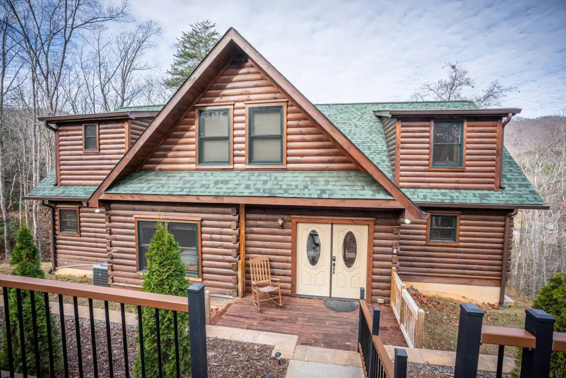 445 M² House ∙ 7 Bedrooms ∙ 12 Guests - Lake Lure, NC