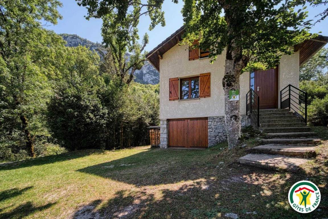 150 M² Gîte ∙ 4 Chambres ∙ 8 Personnes - Font d'Urle