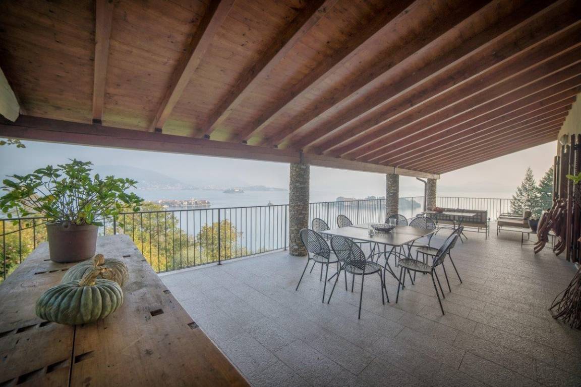 300 M² Villa ∙ 5 Bedrooms ∙ 8 Guests - Stresa