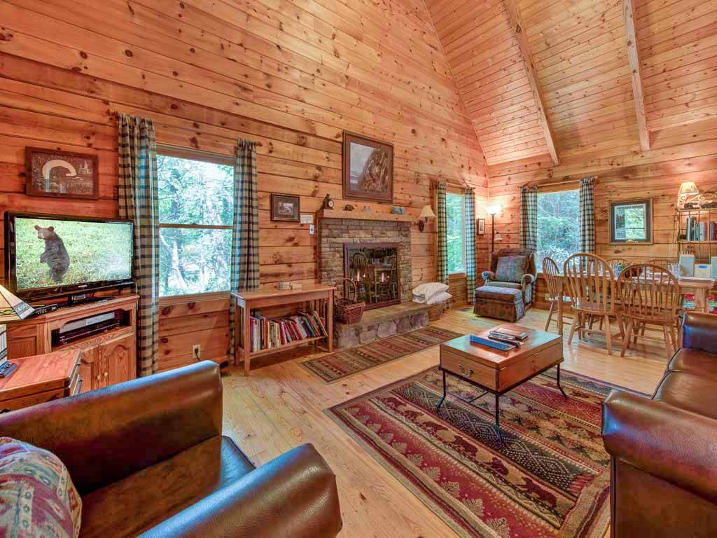 92 M² Cabin ∙ 2 Bedrooms ∙ 6 Guests - Gatlinburg, TN
