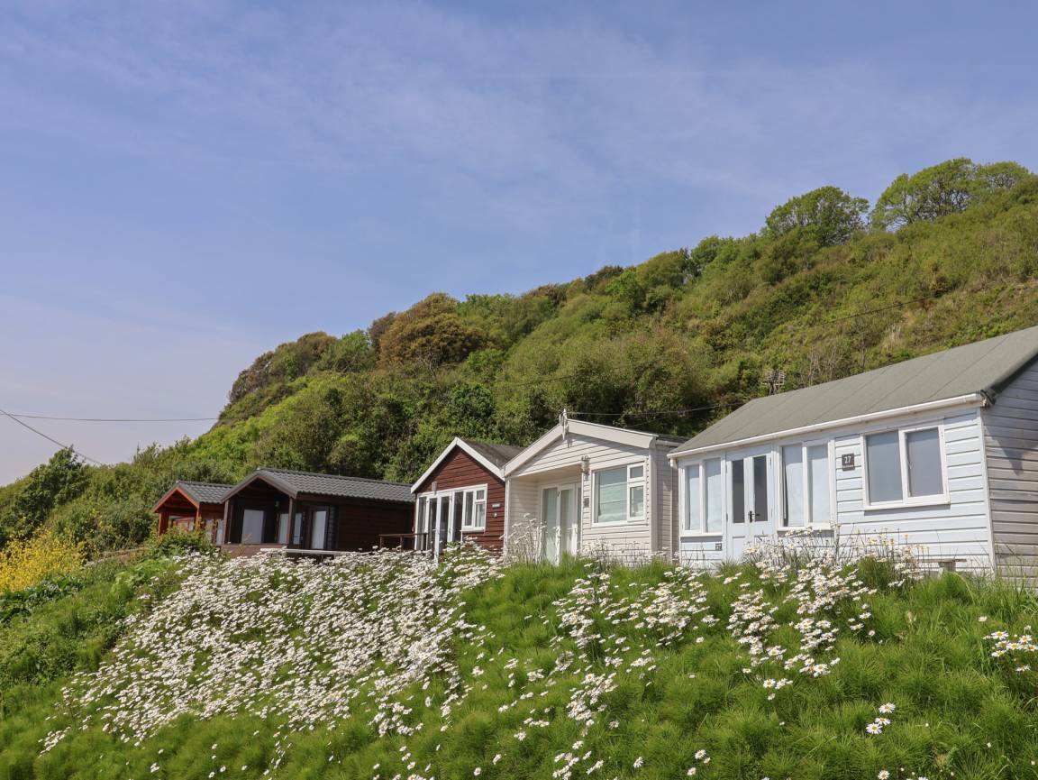 Cottage ∙ 2 Bedrooms ∙ 4 Guests - Lyme Regis