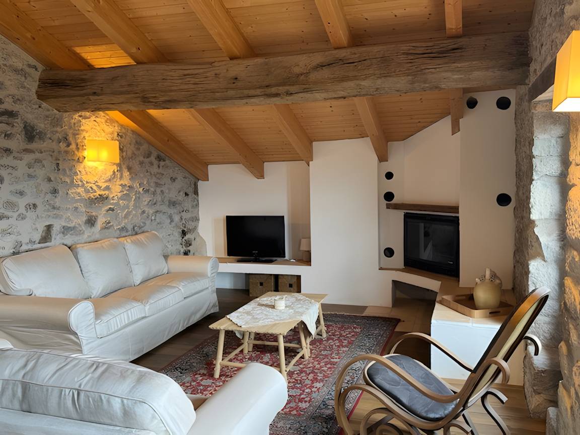 400 M² Casa ∙ 7 Habitaciones ∙ 14 Huéspedes - Ripoll