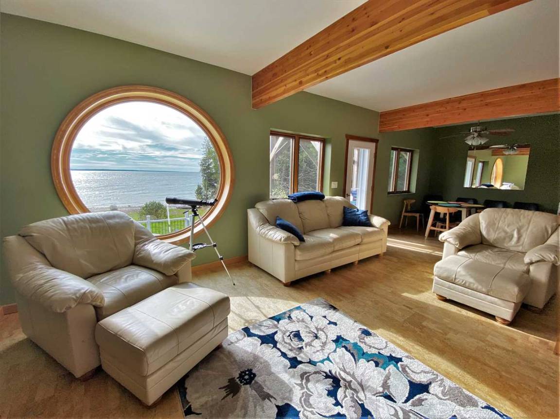 242 M² House ∙ 4 Bedrooms ∙ 18 Guests - St. Ignace, MI