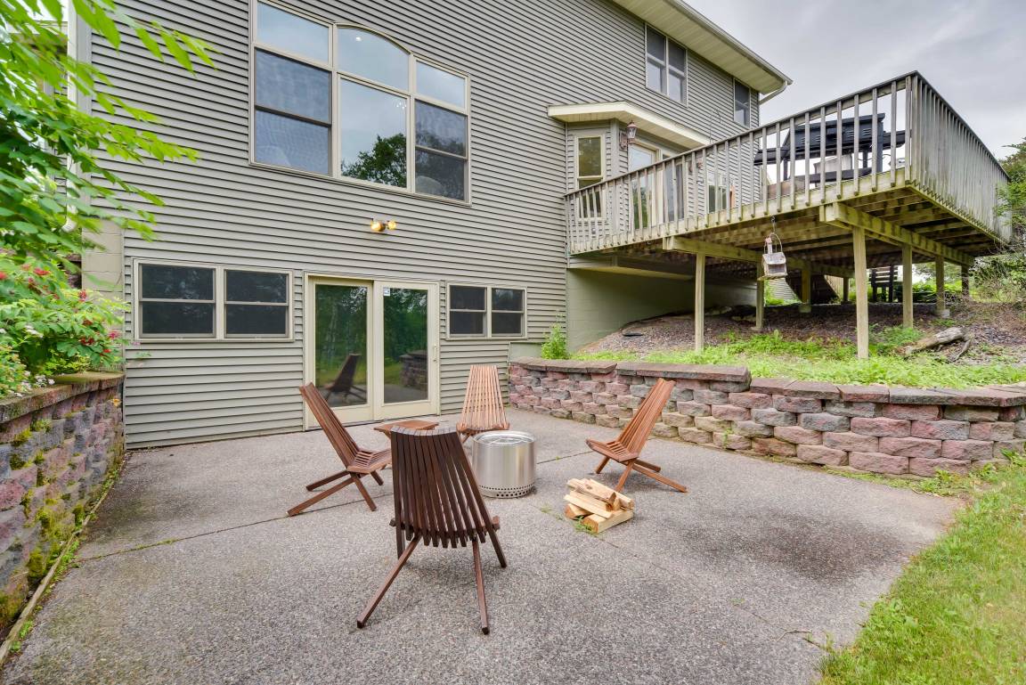 390 M² House ∙ 4 Bedrooms ∙ 8 Guests - Rice Lake, WI