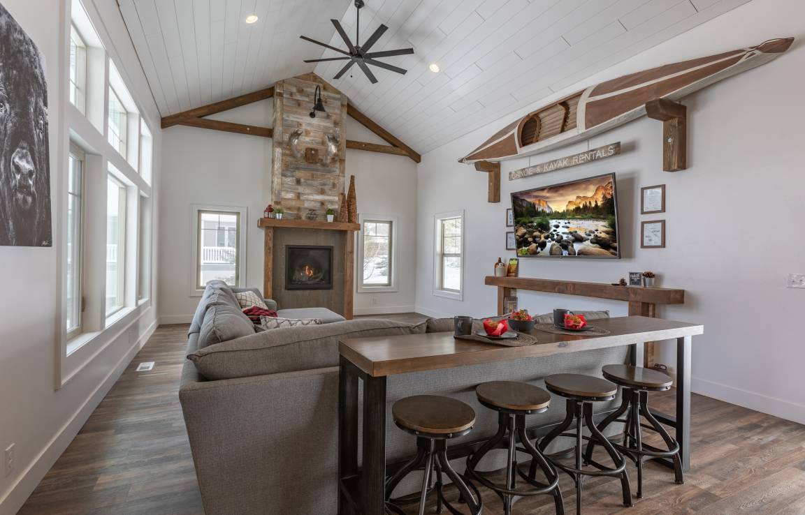 212 M² Cabin ∙ 4 Bedrooms ∙ 14 Guests - Island Park, ID