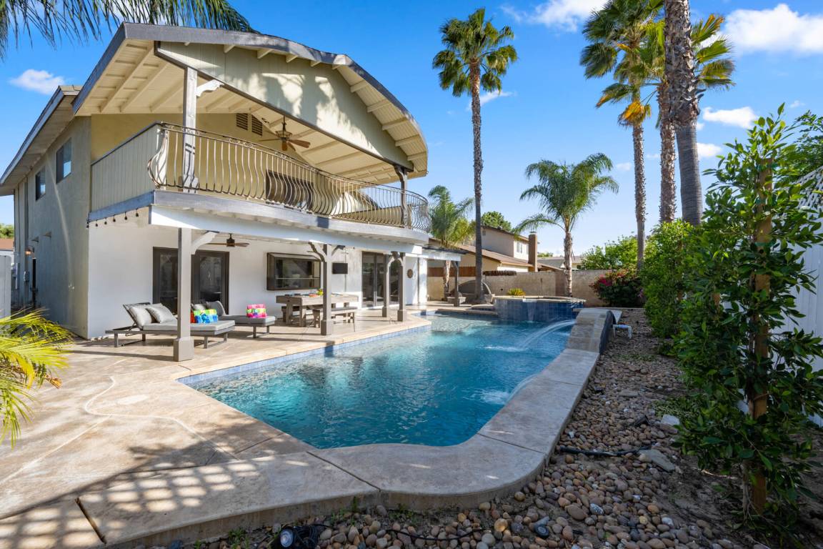 184 M² House ∙ 4 Bedrooms ∙ 8 Guests - Santa Clarita, CA