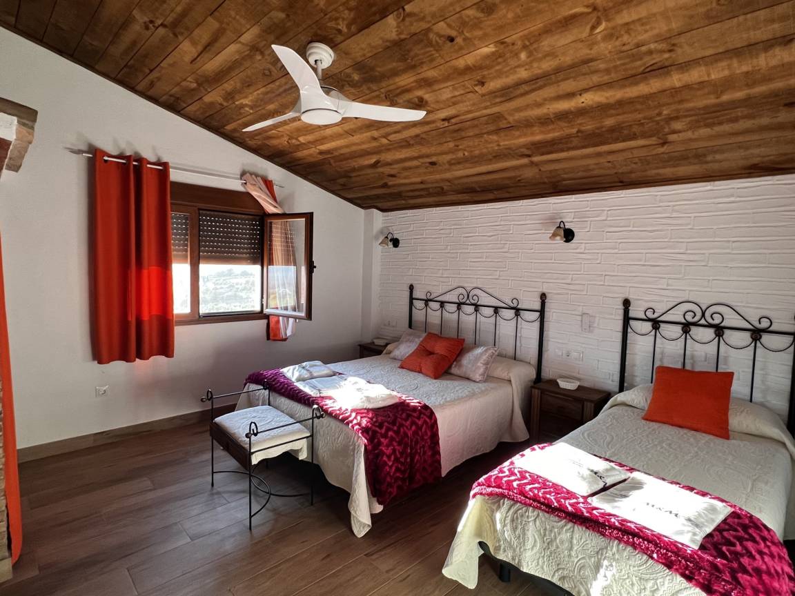 180 M² Casa Rural ∙ 5 Habitaciones ∙ 14 Huéspedes - Sierra de Cazorla