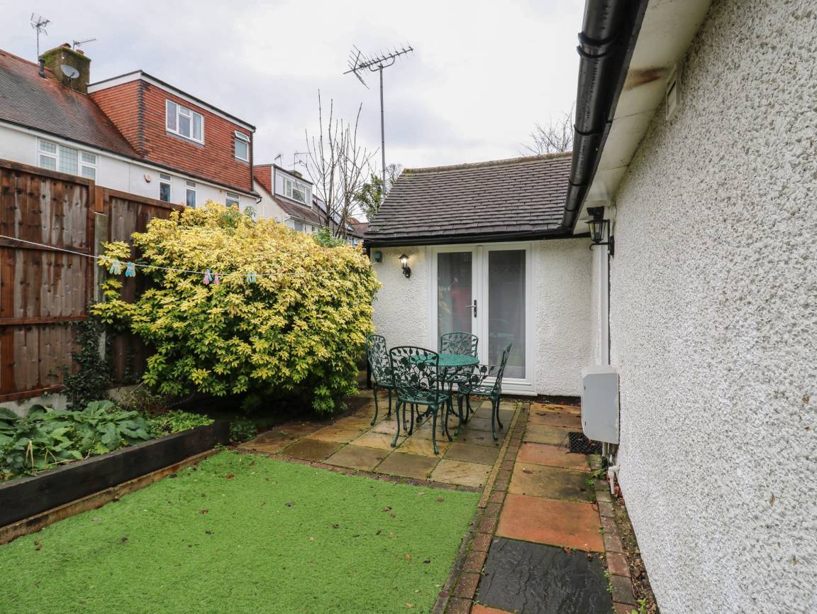 Cottage ∙ 1 Bedroom ∙ 6 Guests - Watford