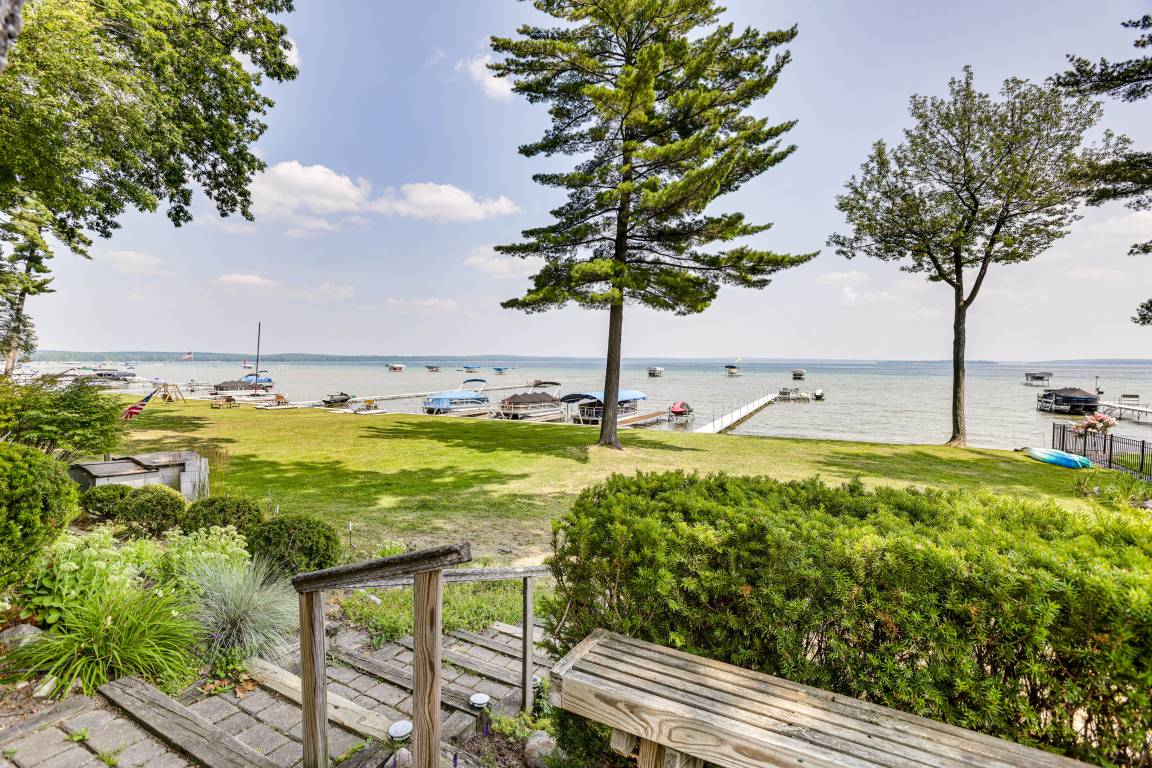 250 M² House ∙ 4 Bedrooms ∙ 10 Guests - Higgins Lake, MI